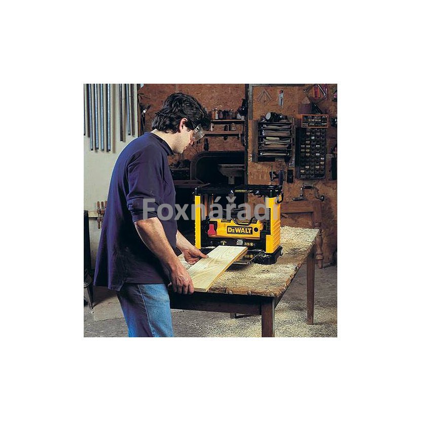 DW733 Protahovačka, tloušťkovačka, hoblovka DeWalt | DeWalt centrum Praha